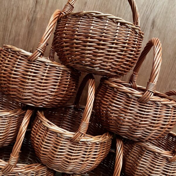 Poppen verschoonmandje – Rotanmanden, de webshop voor rotan artikelen